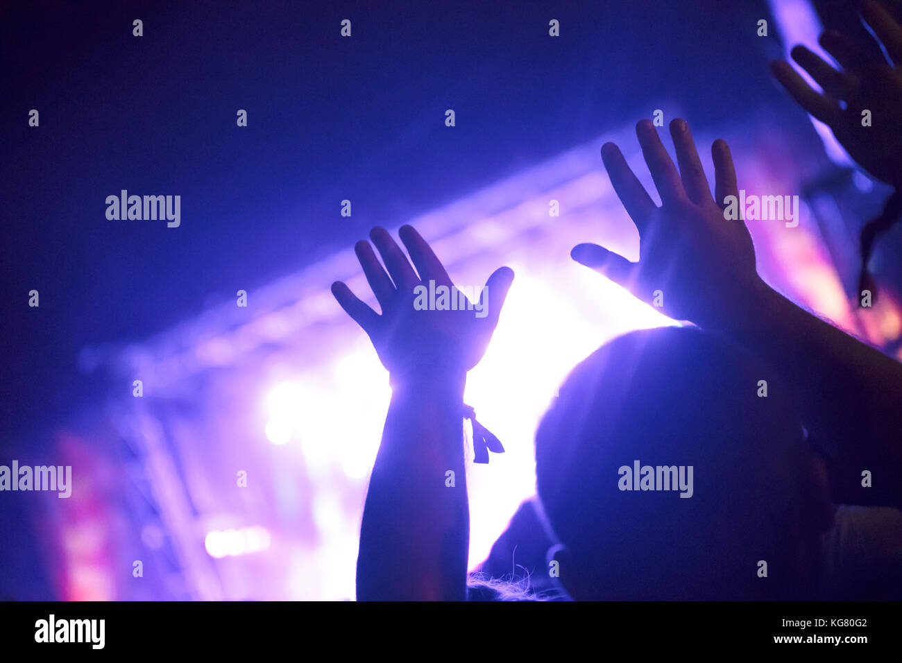 Cheering crowd arms hi-res stock photography and images - Alamy
