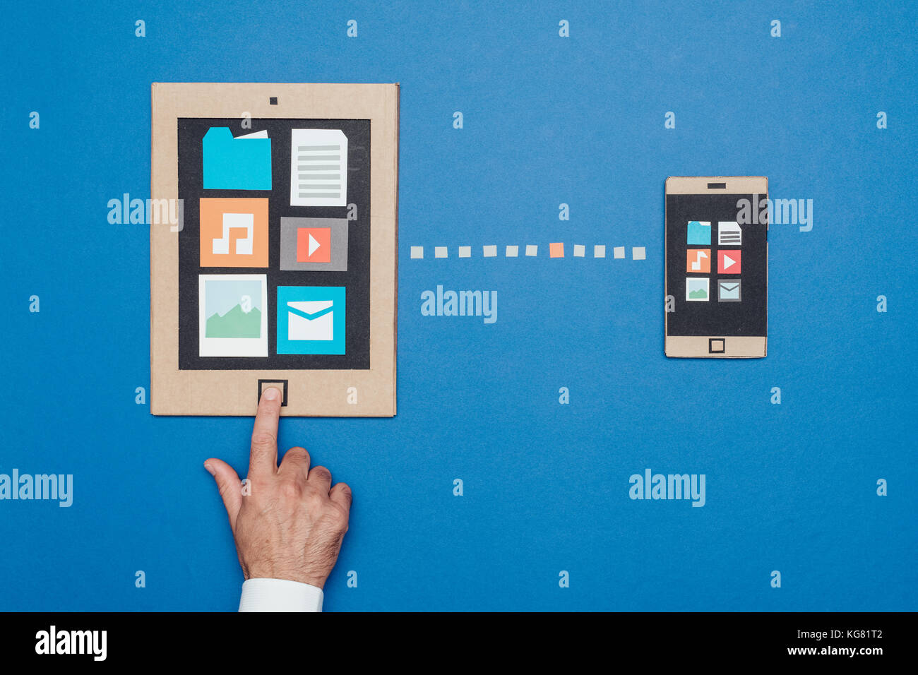 File sync hi-res stock photography and images - Alamy