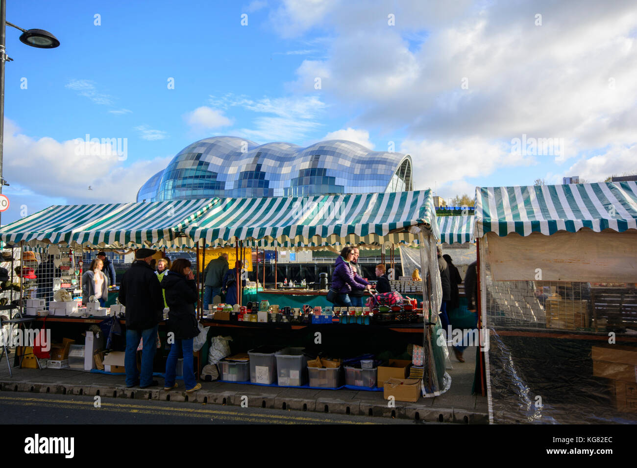 Sunday quayside market hi-res stock photography and images - Alamy