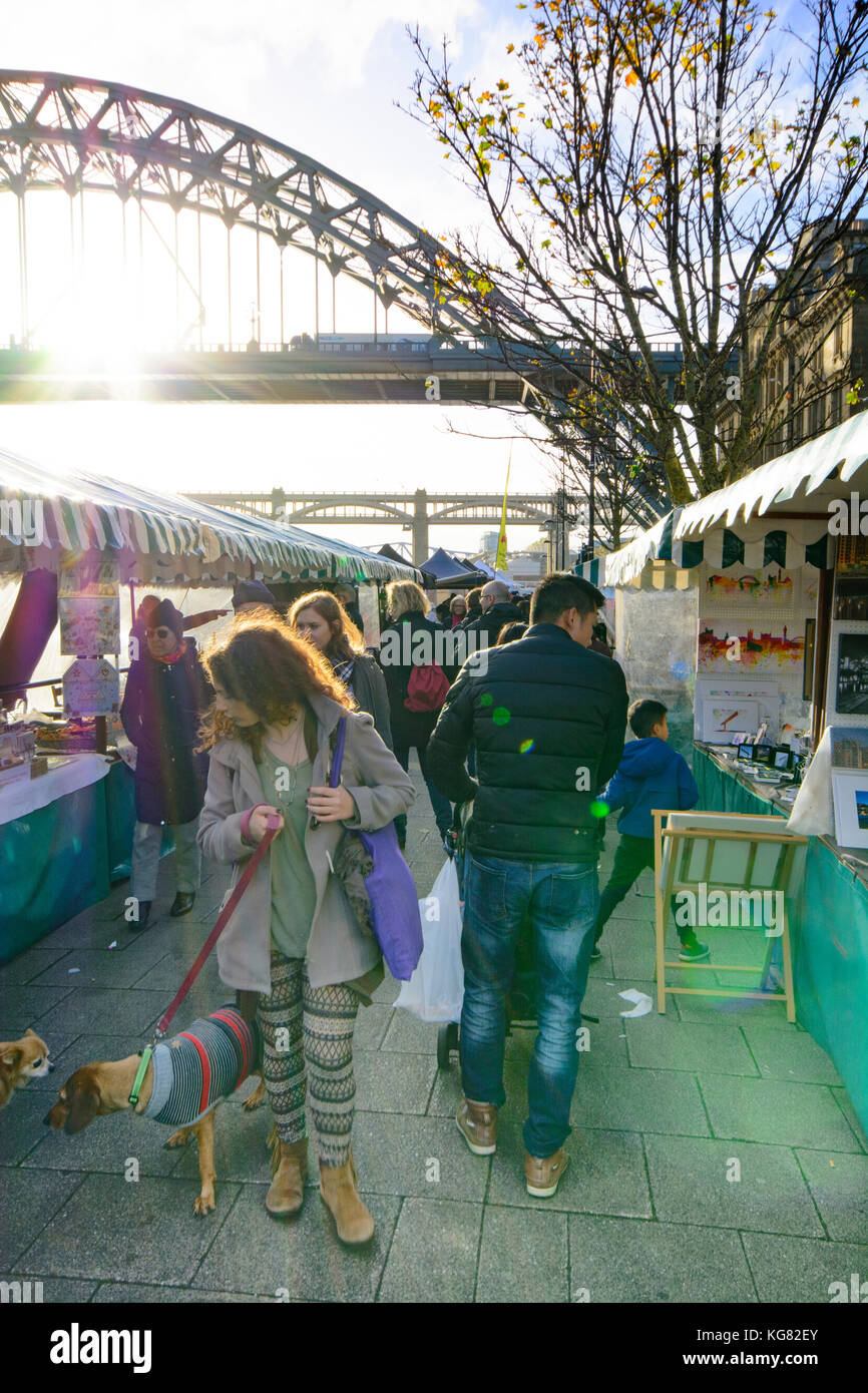 Quayside market hi-res stock photography and images - Alamy
