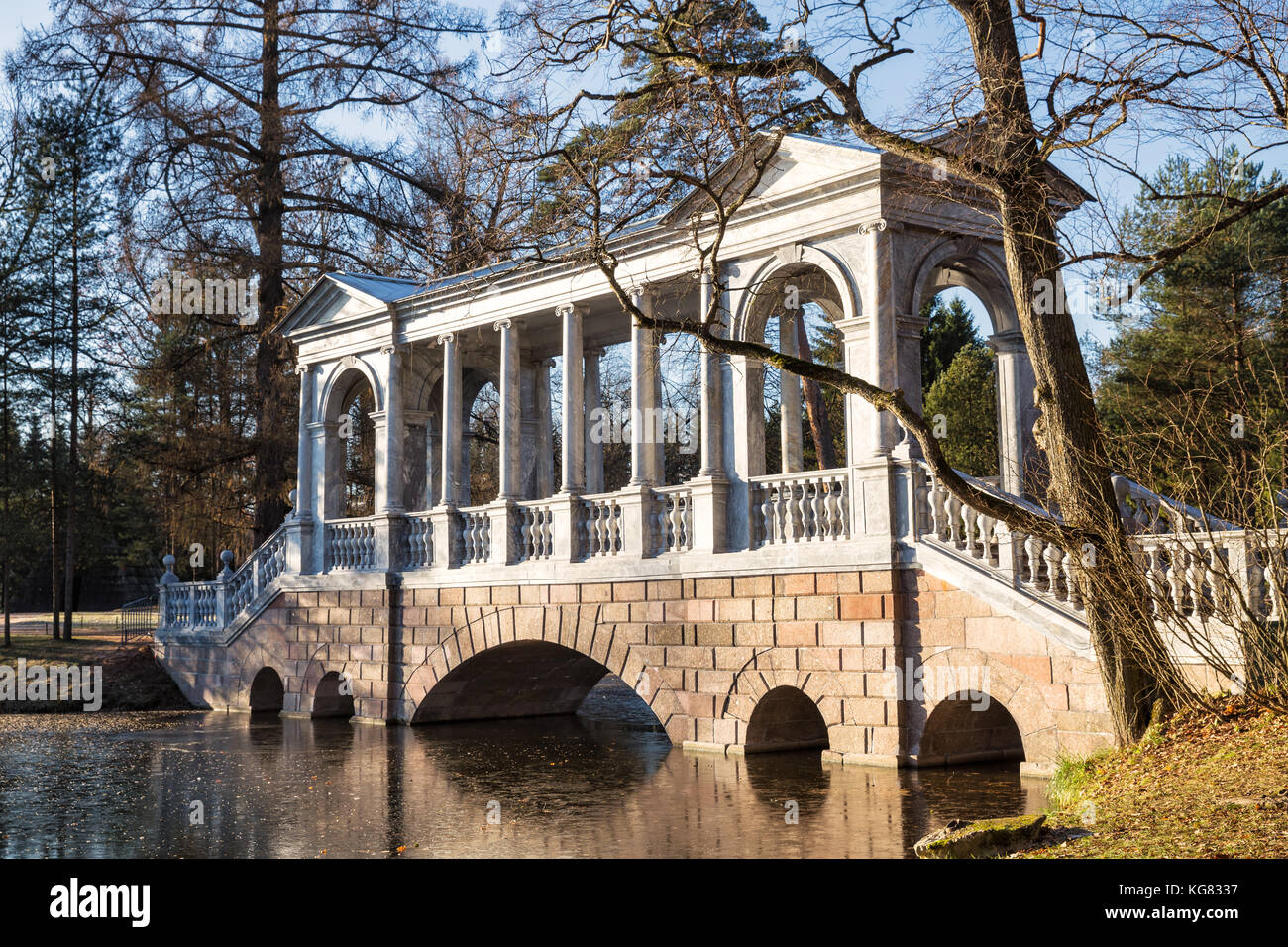 Marble palladian bridge hi-res stock photography and images - Alamy