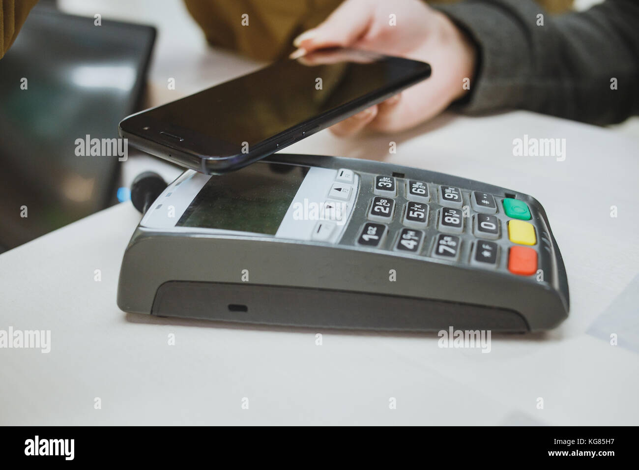 Wireless Paying by mobile phone Stock Photo - Alamy