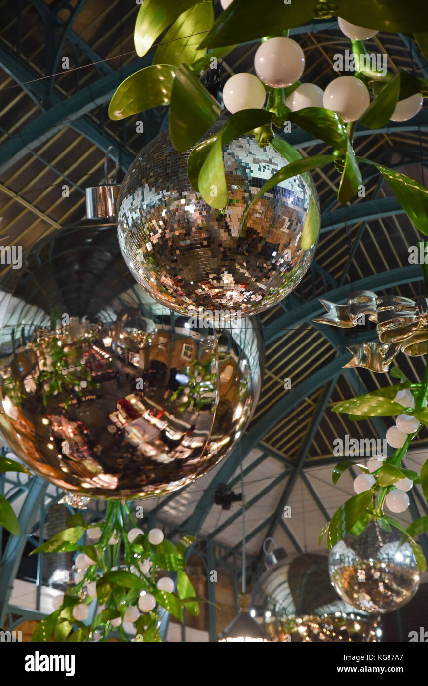 Christmas decorations londons covent hi-res stock photography and ...