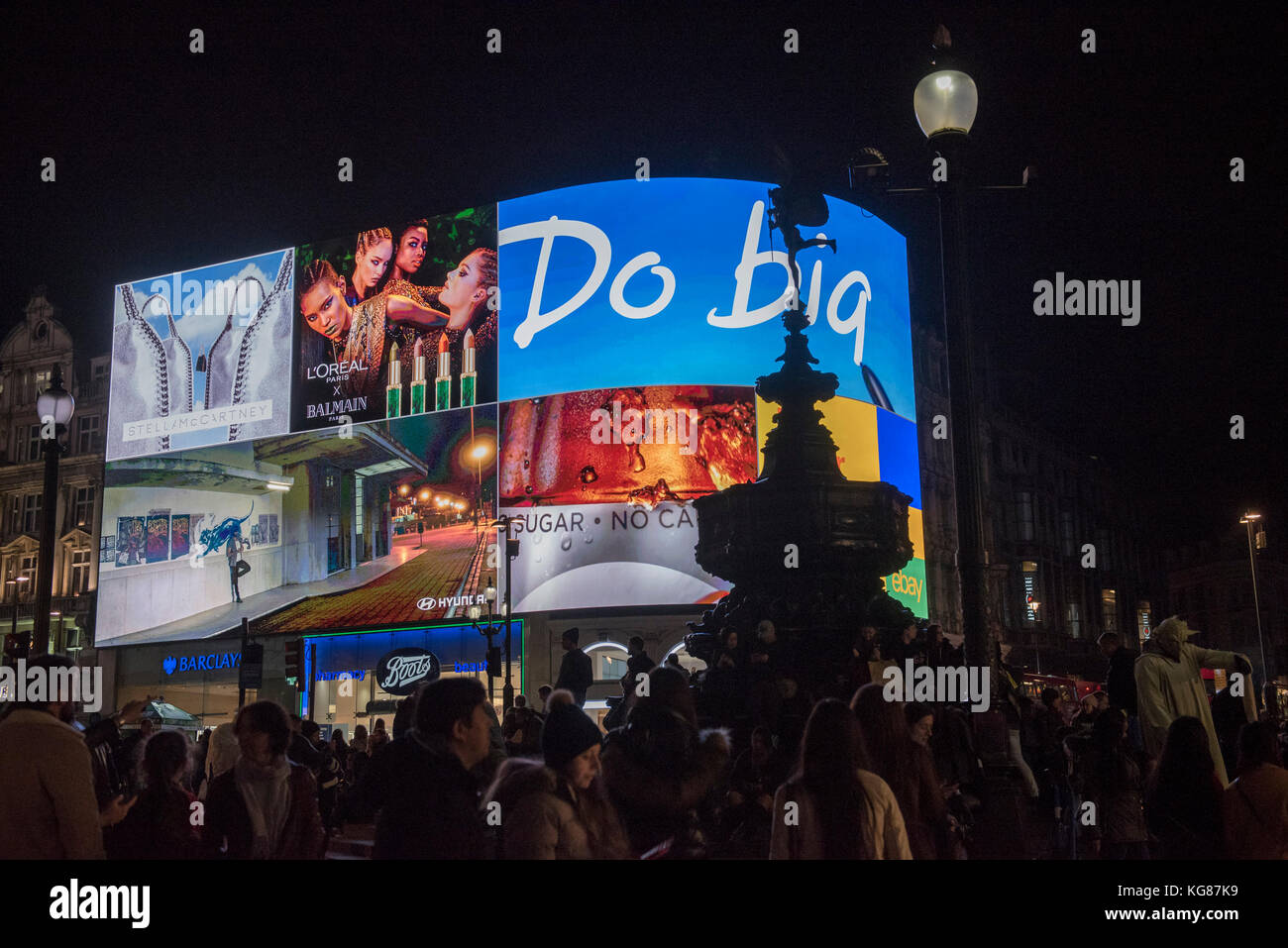 Curved screens hi-res stock photography and images - Alamy