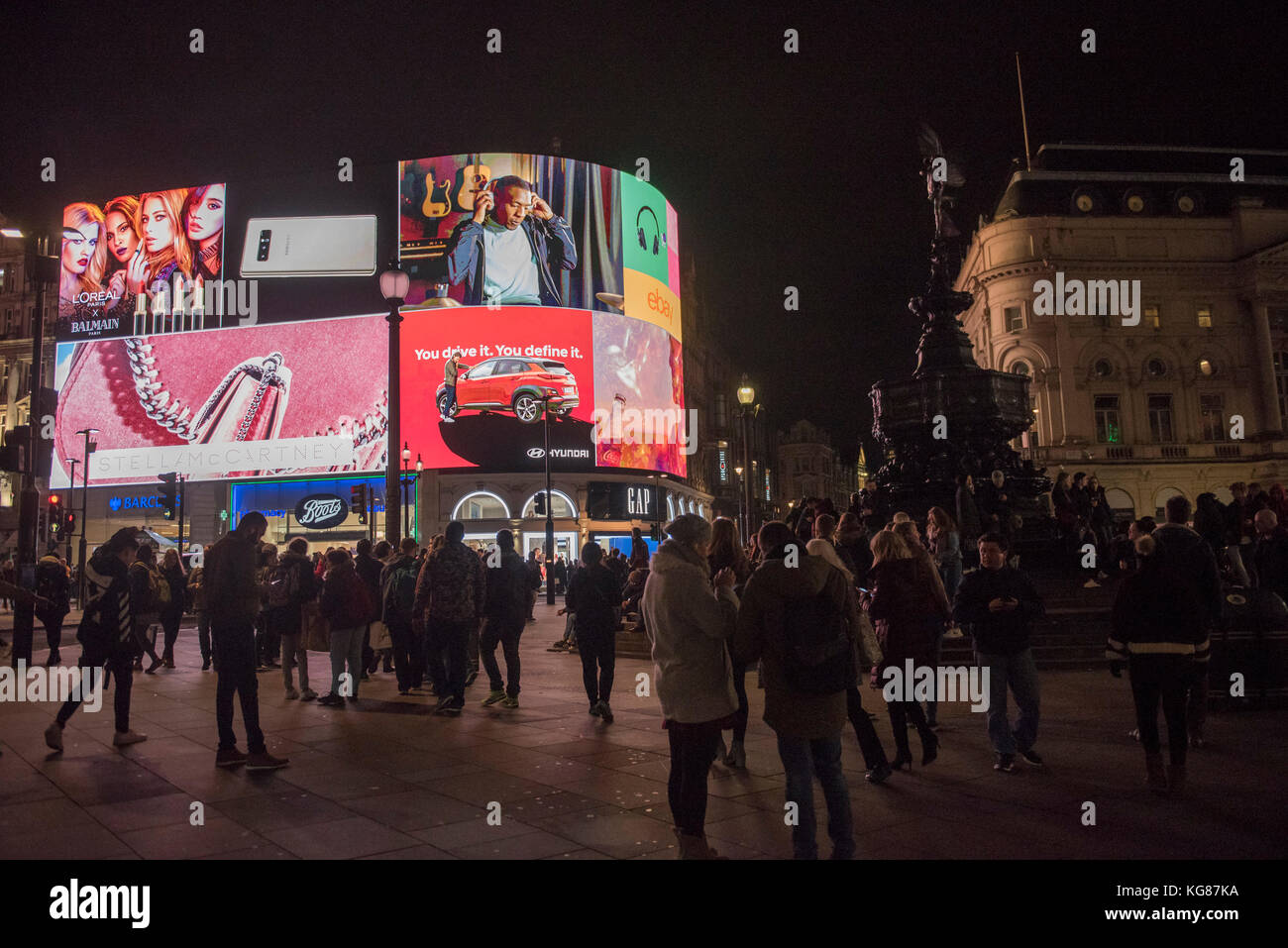 Curved screens hi-res stock photography and images - Alamy