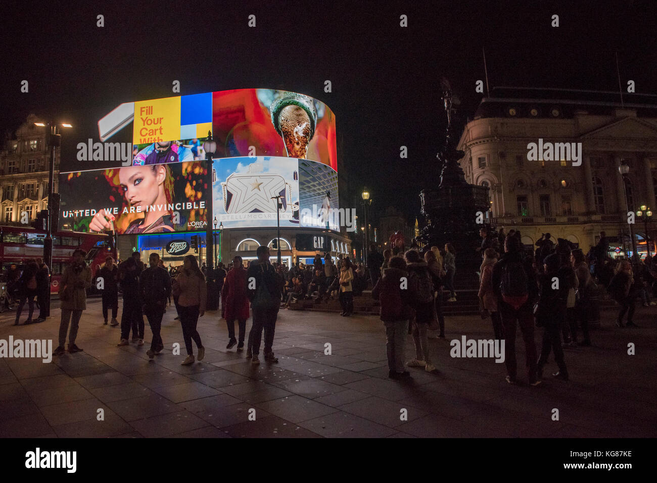 Curved screens hi-res stock photography and images - Alamy