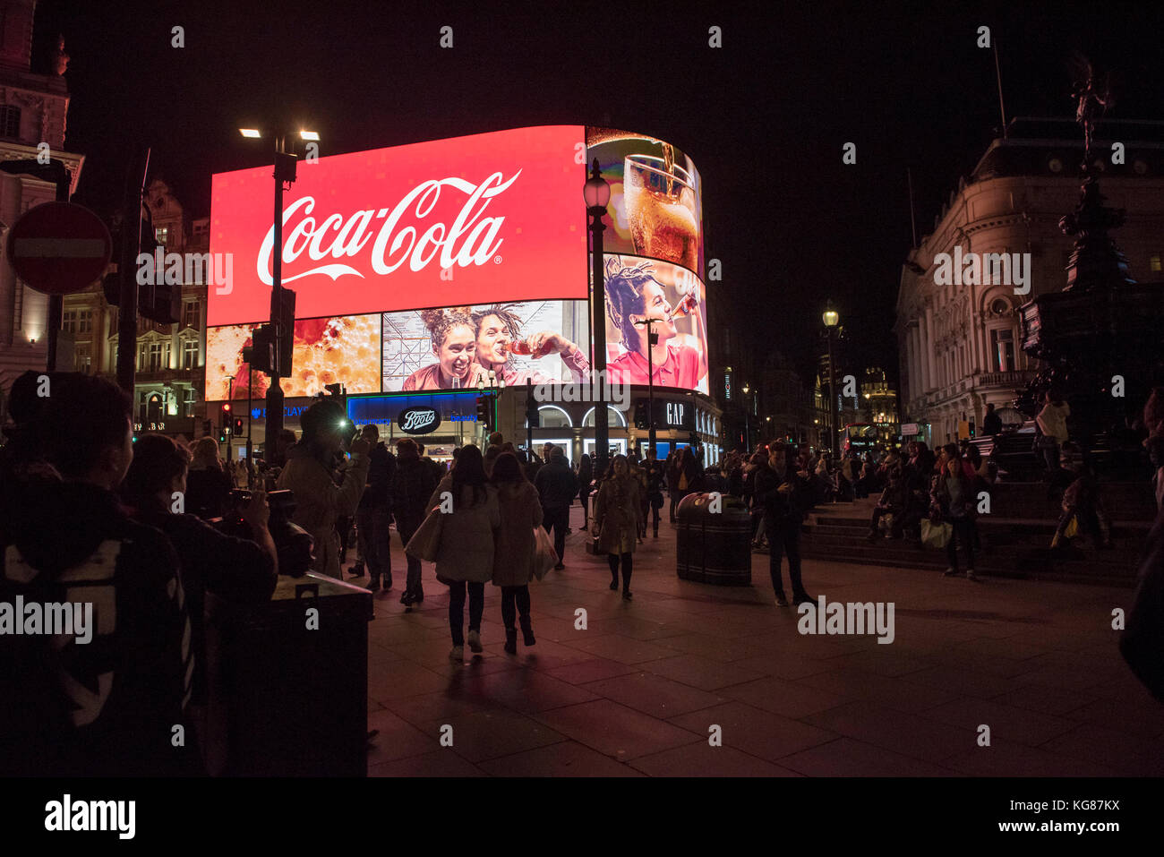 London, UK. 4 November 2017. The new giant advertising screen in ...