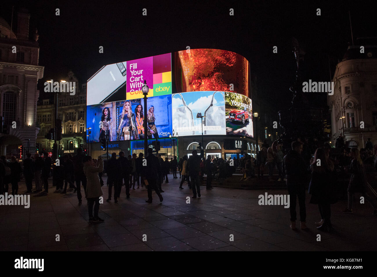 London, UK. 4 November 2017. The new giant advertising screen in ...