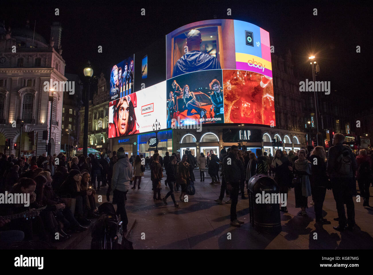 London, UK. 4 November 2017. The new giant advertising screen in ...