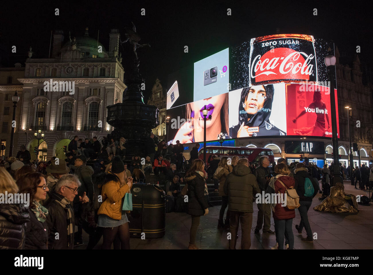 Curved screens hi-res stock photography and images - Alamy