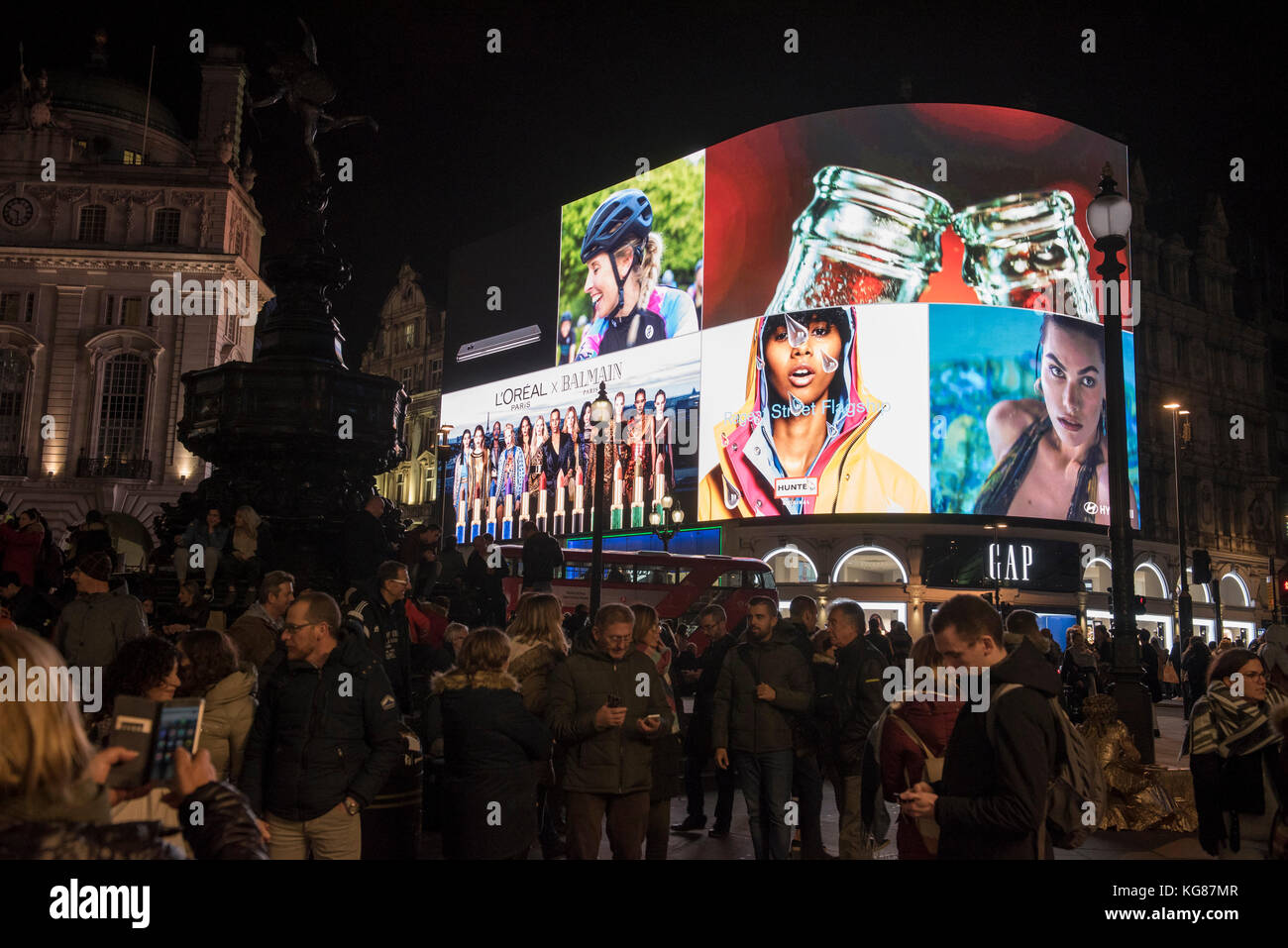 London, UK. 4 November 2017. The new giant advertising screen in ...