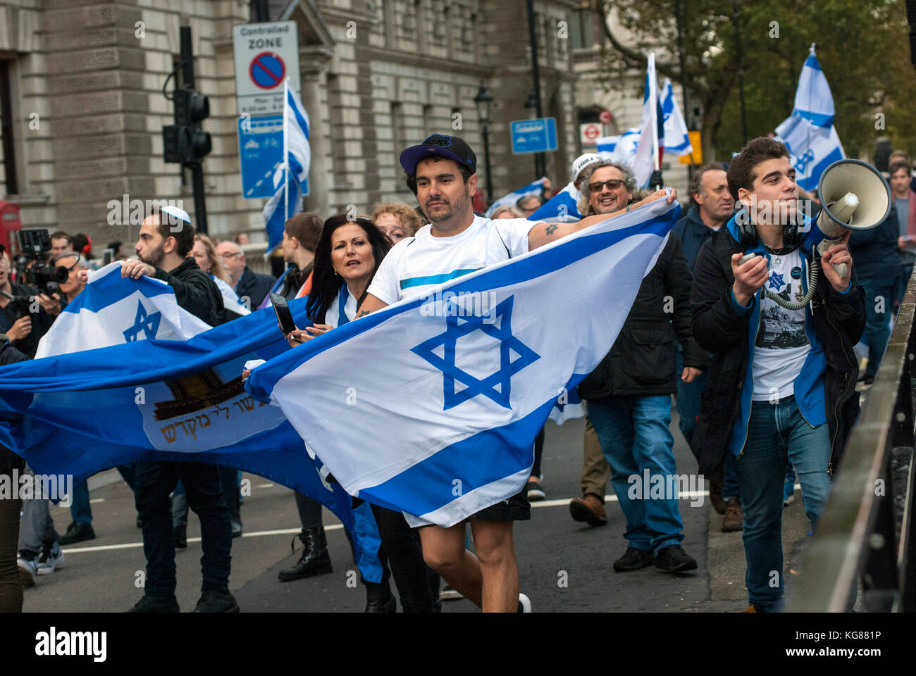 London, UK, 04/11/2017 Pro Israel counter protest. Pro Palestine rally ...