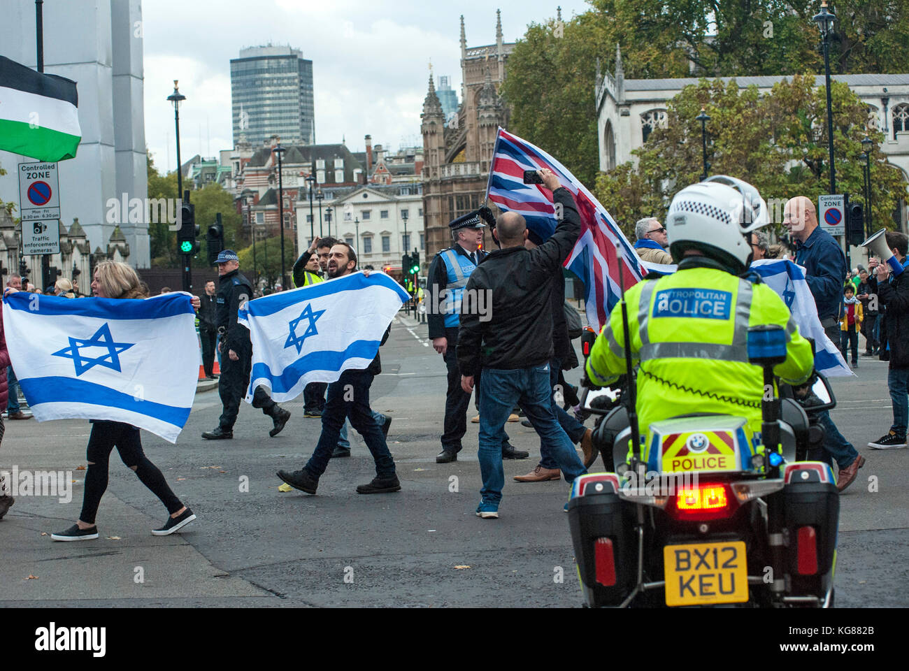 London, UK, 04/11/2017 Pro Israel counter protest. Pro Palestine rally ...