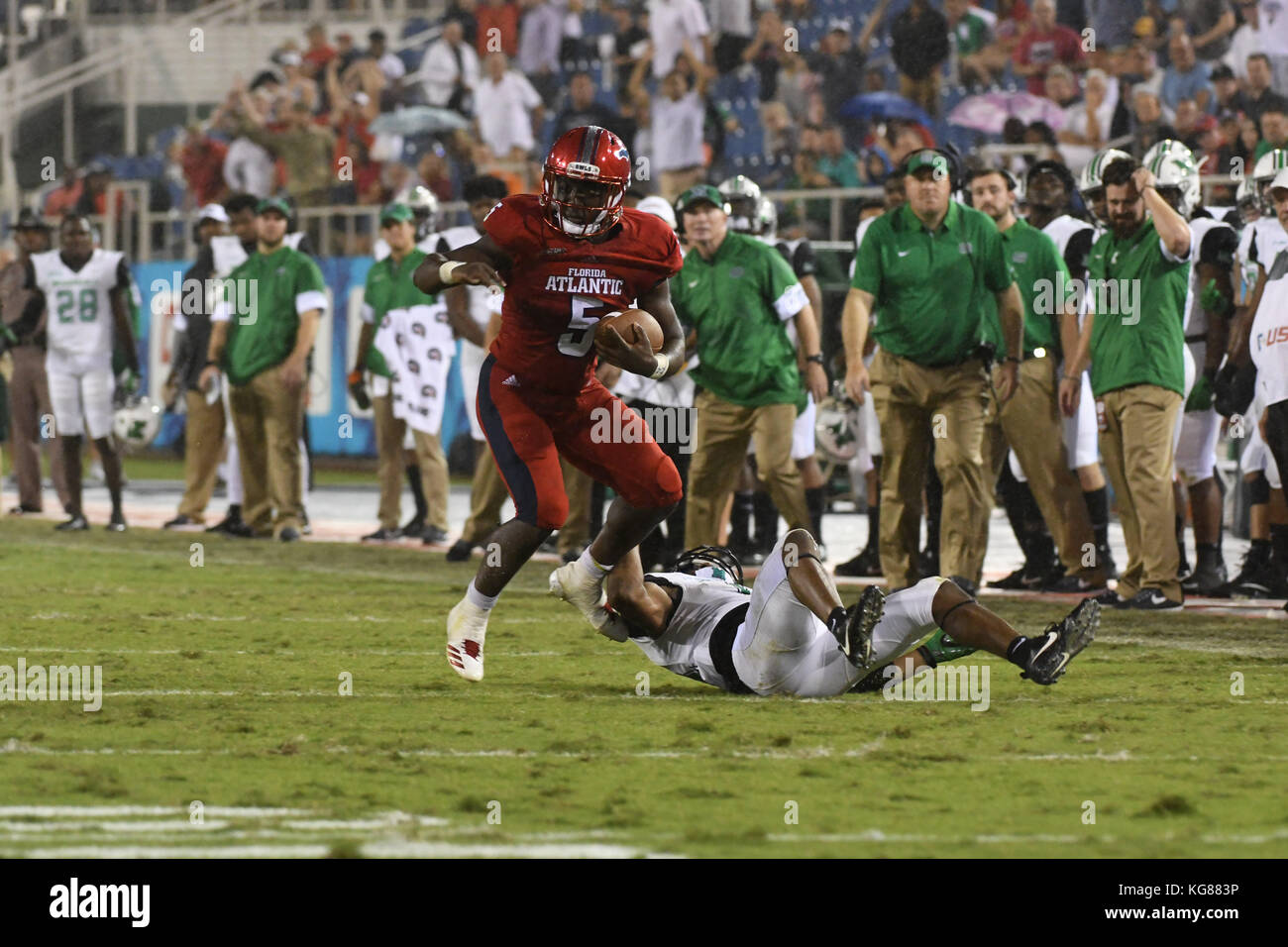 Boca Raton, Florida, USA. 3rd Nov, 2017. Devin Singletary #5 of Florida ...