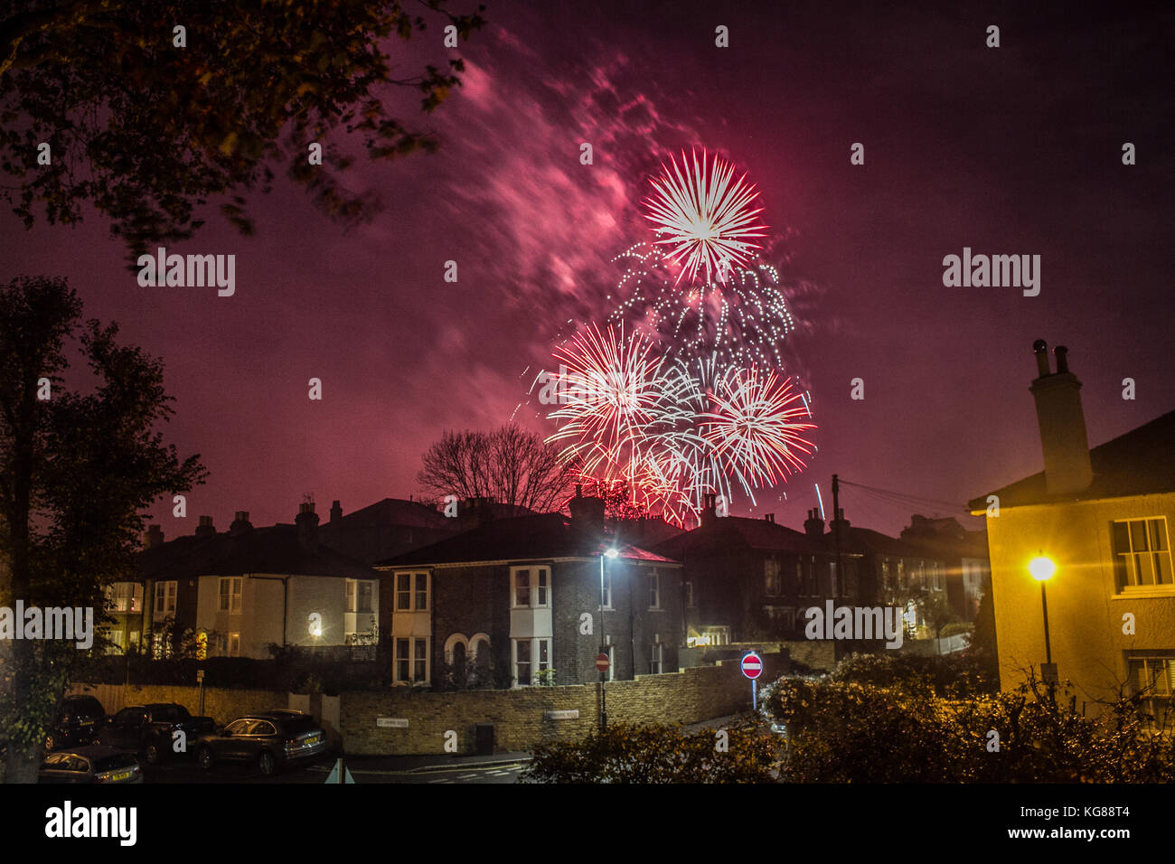 London, UK. 4th Nov, 2017. Spectacular fireworks display on Bonfire ...