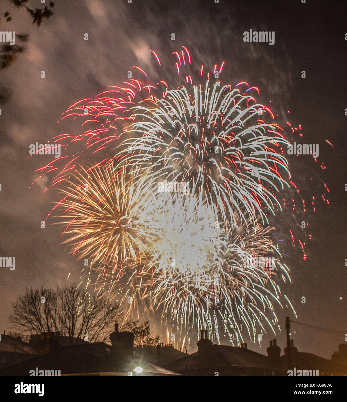 London, UK. 4th Nov, 2017. Spectacular fireworks display on Bonfire ...
