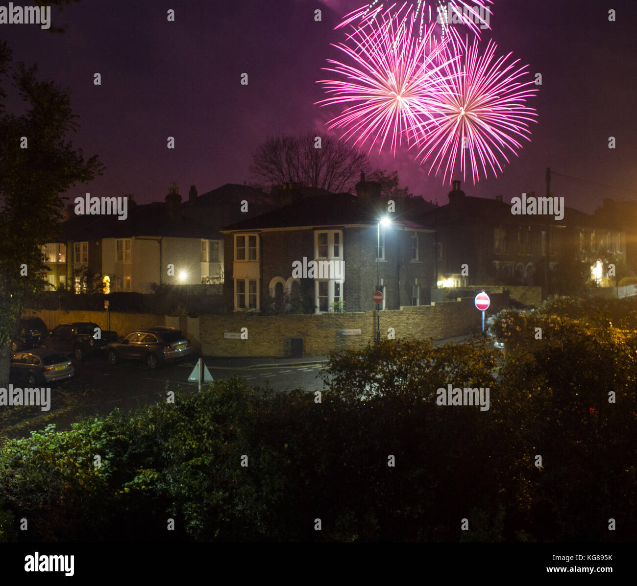London, UK. 4th Nov, 2017. Spectacular fireworks display on Bonfire ...