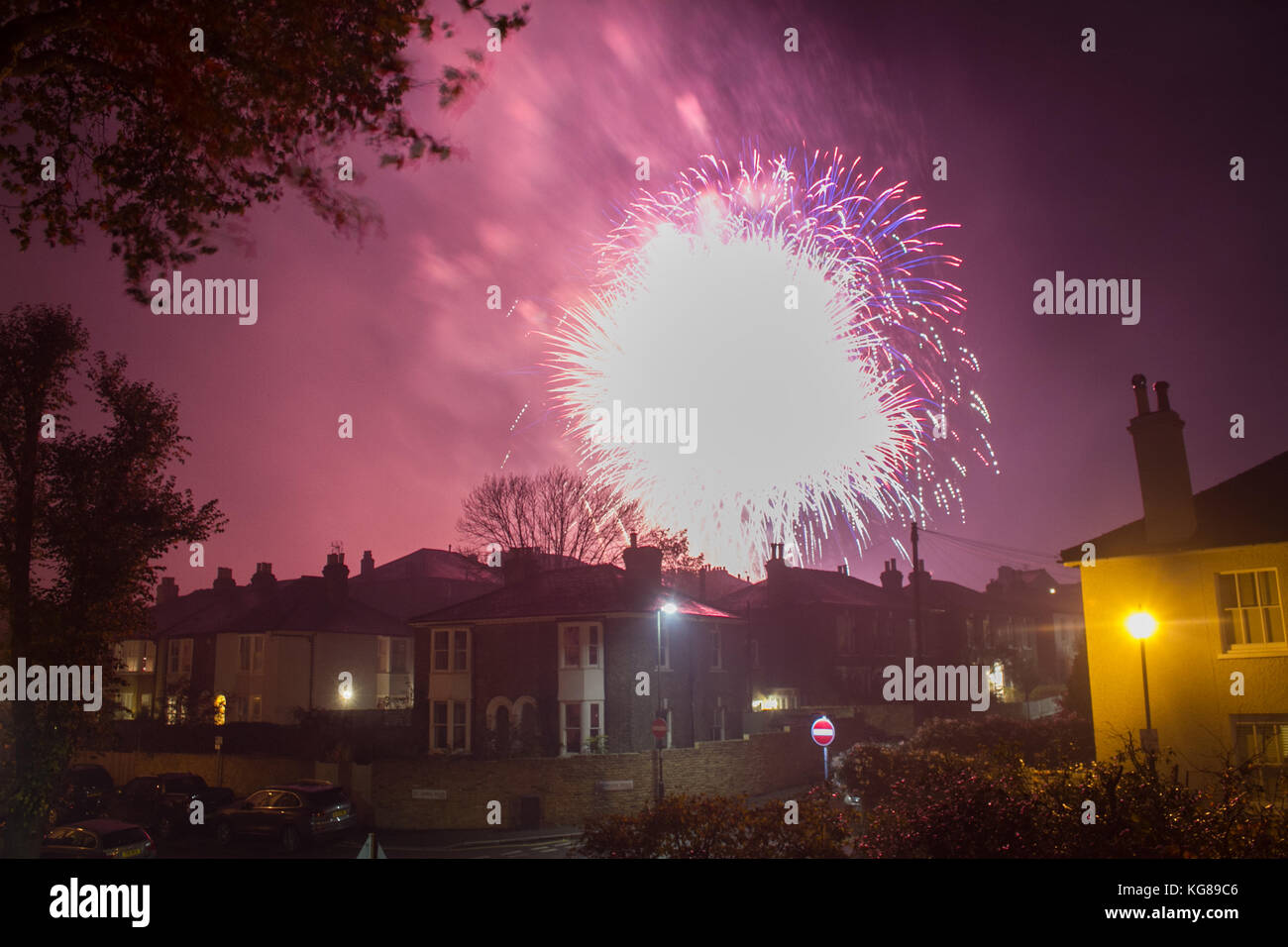 London, UK. 4th Nov, 2017. Spectacular fireworks display on Bonfire ...
