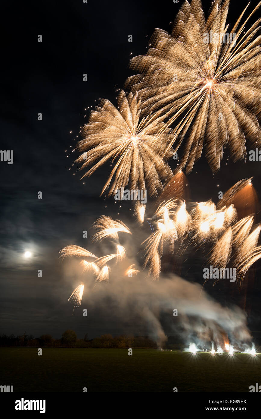 Guy fawkes bonfire fireworks hi-res stock photography and images - Alamy