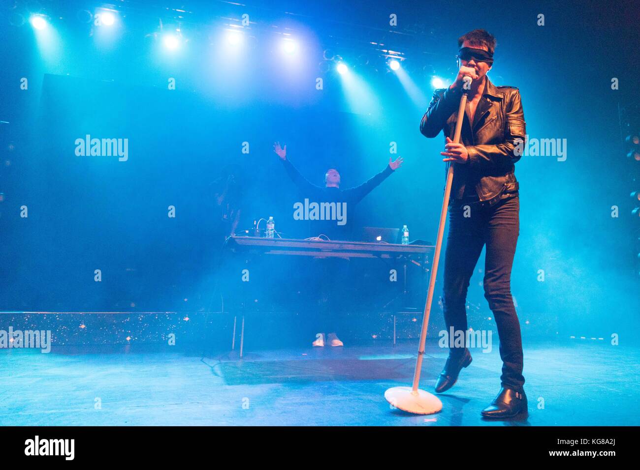 Milwaukee, Wisconsin, USA. 3rd Nov, 2017. Singer ERIC NALLY performs ...