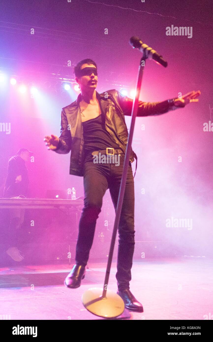 Milwaukee, Wisconsin, USA. 3rd Nov, 2017. Singer ERIC NALLY performs ...