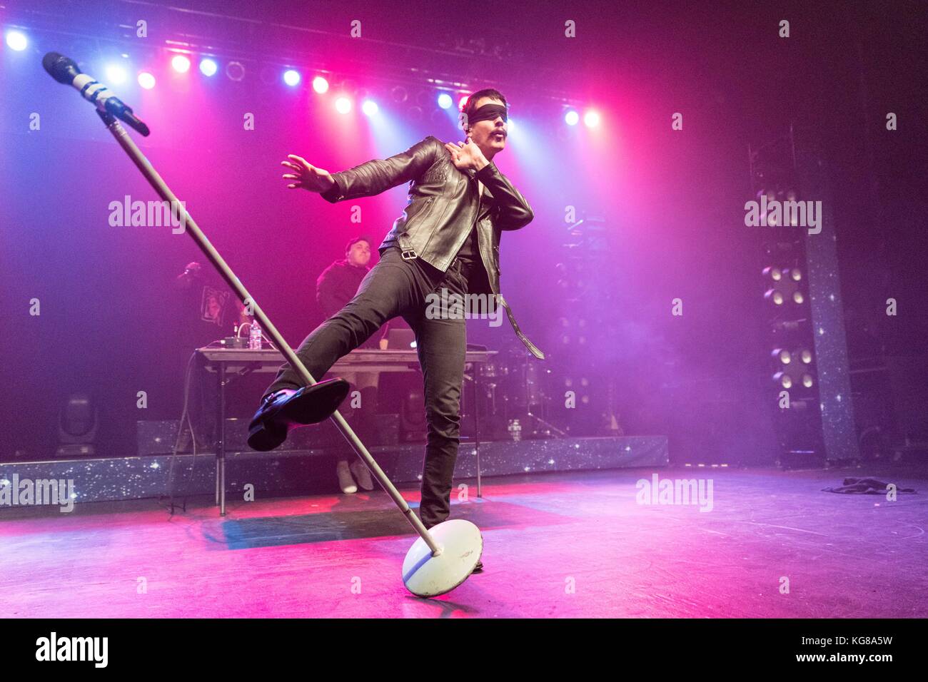 Milwaukee, Wisconsin, USA. 3rd Nov, 2017. Singer ERIC NALLY performs ...