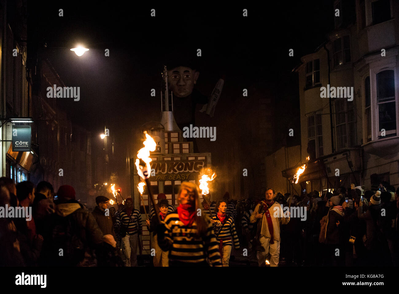 Guy fawkes effigy on fire lewes hi-res stock photography and images - Alamy