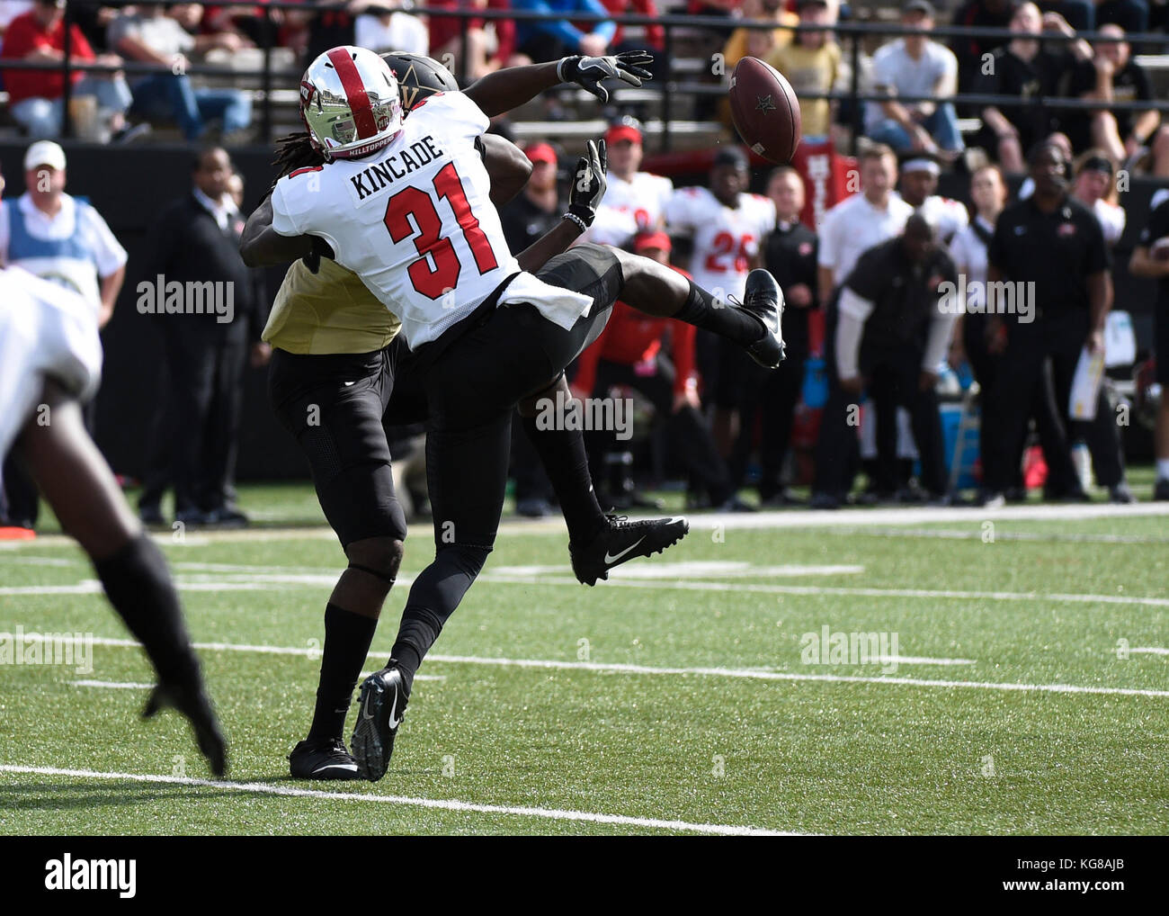 Vanderbilt Stadium. 4th Nov, 2017. TN, USA WKU Hilltoppers defensive ...