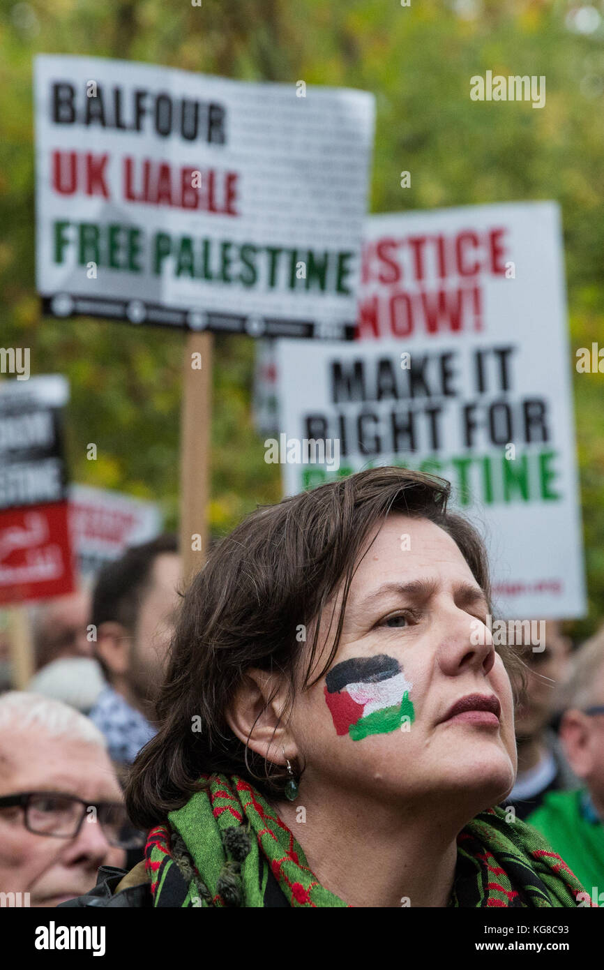 Palestine flag face paint hi-res stock photography and images - Alamy