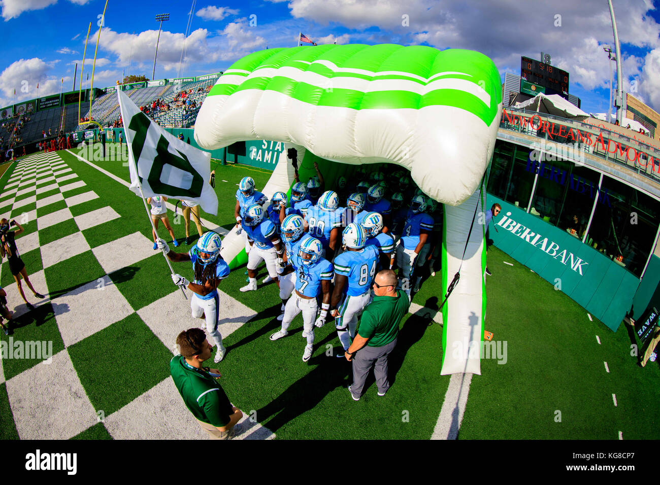 New Orleans, LA, USA. 04th Nov, 2017. Tulane Green Wave players head to ...