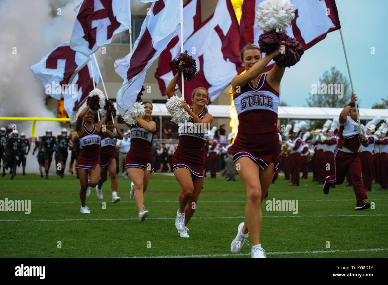 Mississippi state university cheerleaders hi-res stock photography and ...