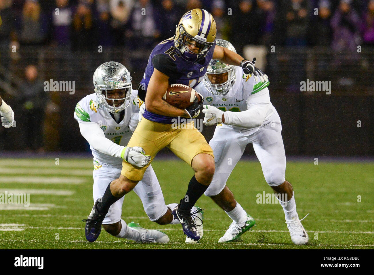 Seattle, WA, USA. 4th Nov, 2017. UW receiver Aaron Fuller (12) with the ...