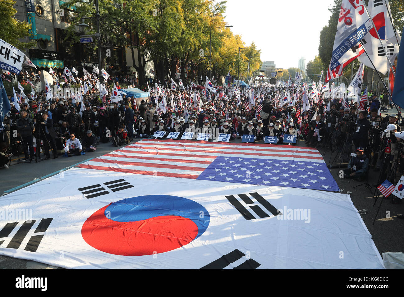 05th Nov, 2017. Pro-U.S. rally People stage a rally in downtown Seoul ...