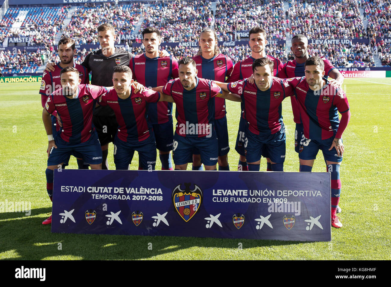 Valencia, Spain. 05th Nov, 2017. Levante ud lines up before spanish La ...