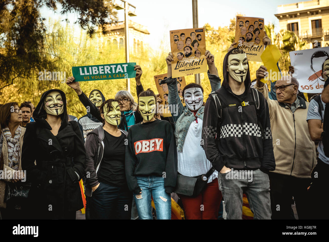 Barcelona, Spain. 5 November, 2017: Catalan separatist wear ''Guy ...