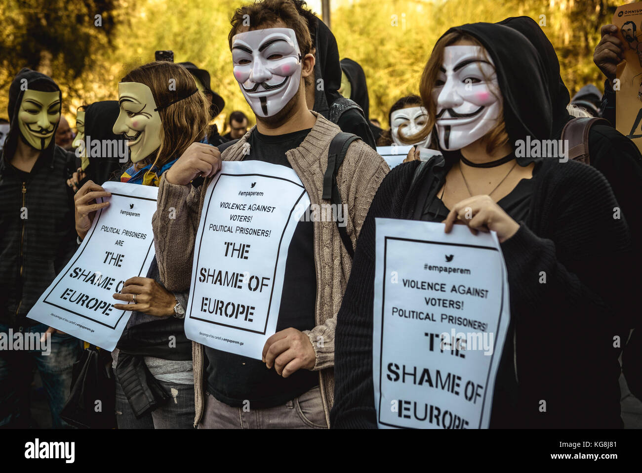 Barcelona, Spain. 5 November, 2017: Catalan separatist wear ''Guy ...