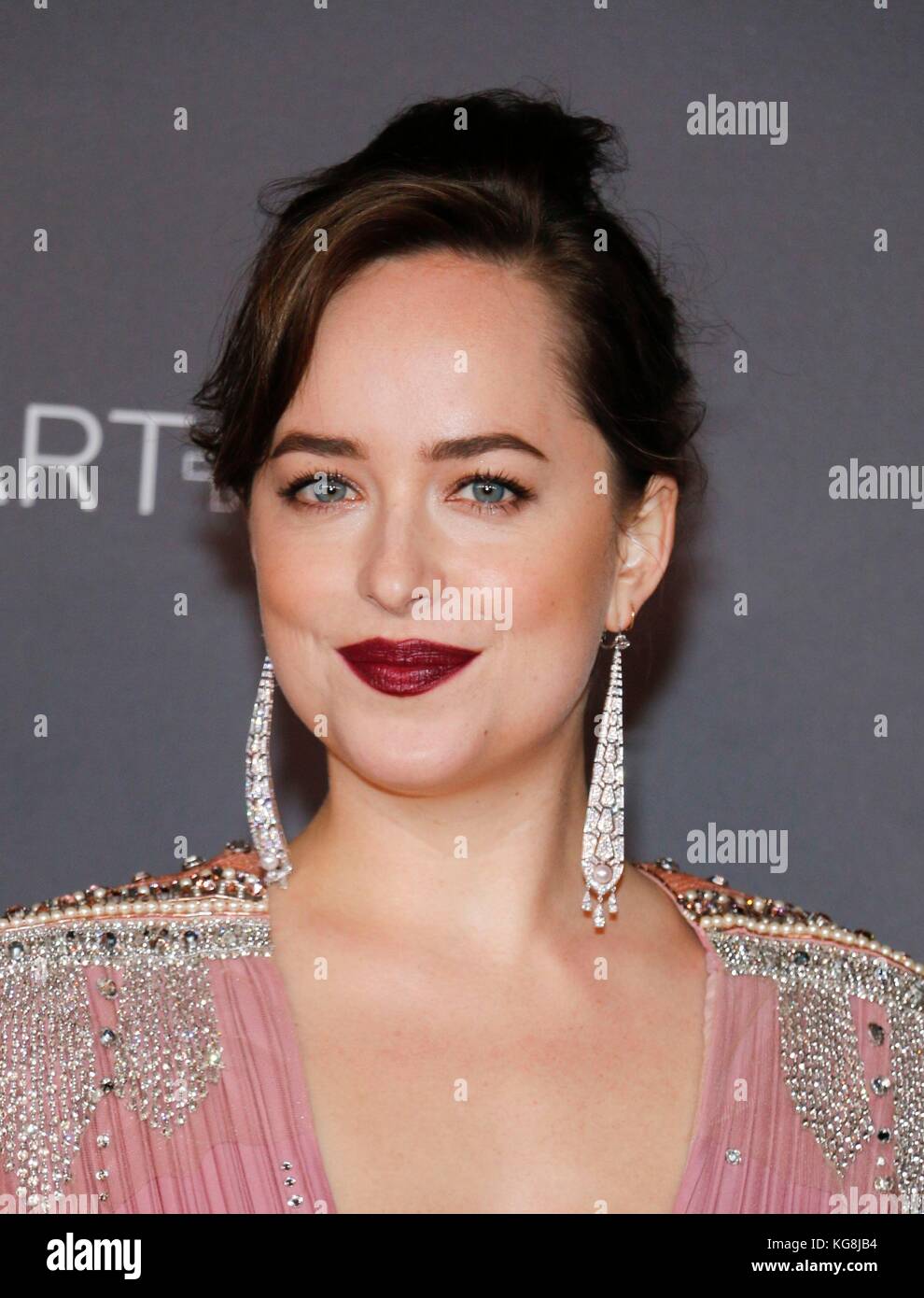 Los Angeles, CA, USA. 4th Nov, 2017. Dakota Johnson at arrivals for ...
