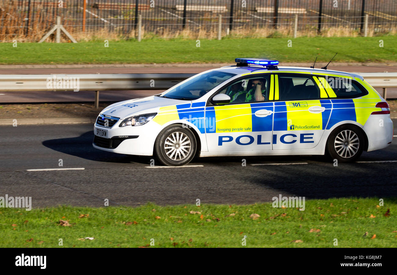Uk police pursuit vehicle hi-res stock photography and images - Alamy