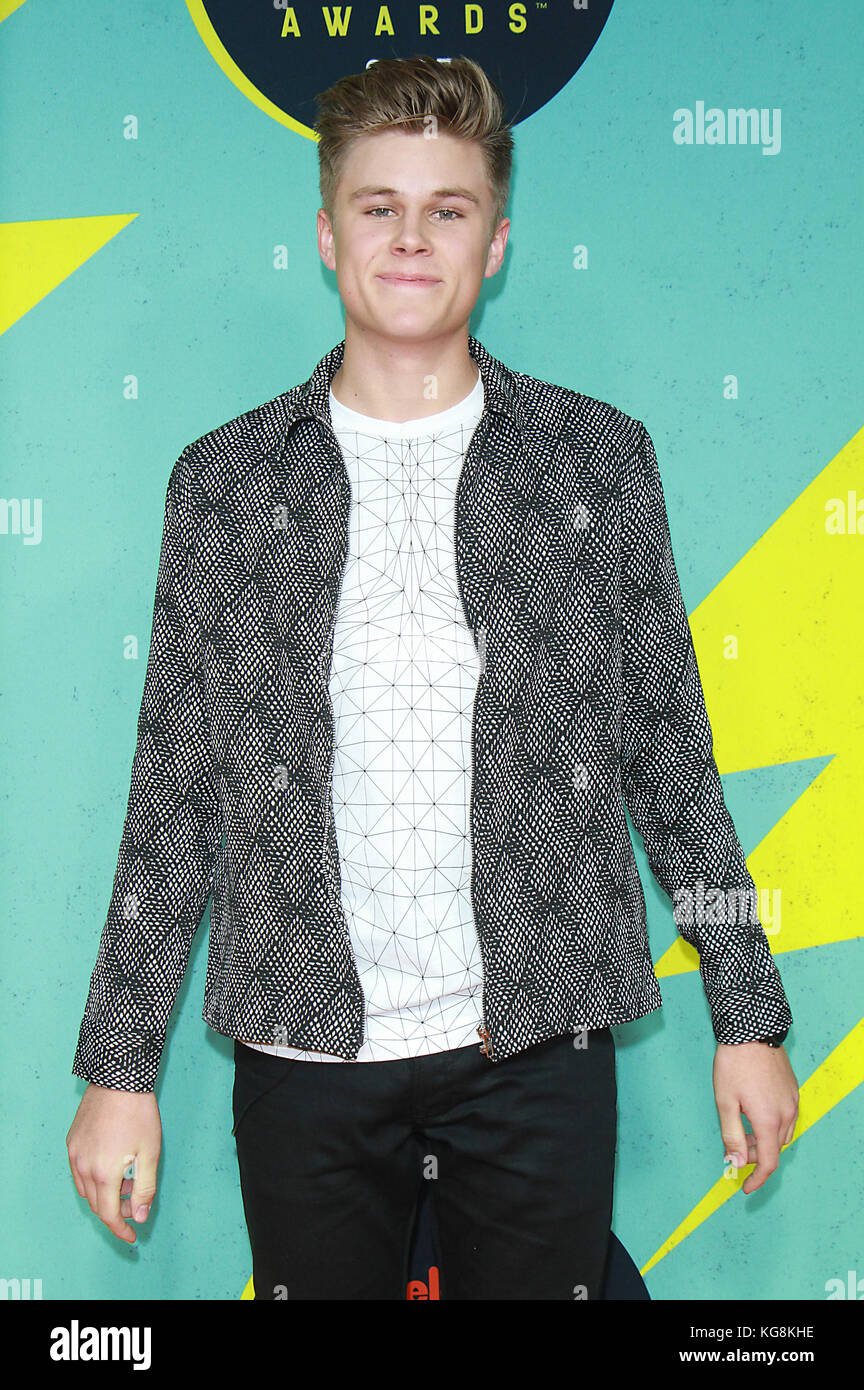 New York, NY, USA. 4th Nov, 2017. Owen Joyner at the 2017 Nickelodeon ...