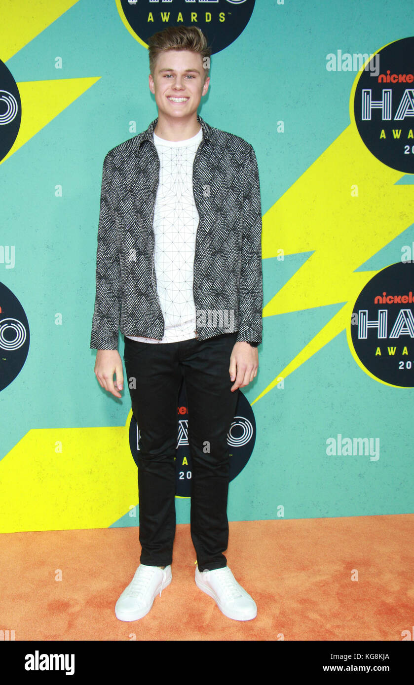 New York, NY, USA. 4th Nov, 2017. Owen Joyner at the 2017 Nickelodeon ...