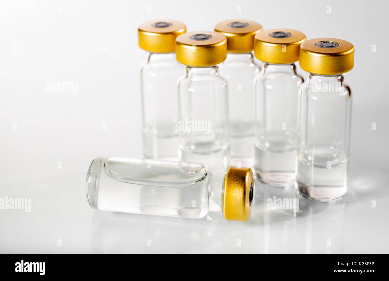 Vaccine vials hi-res stock photography and images - Alamy