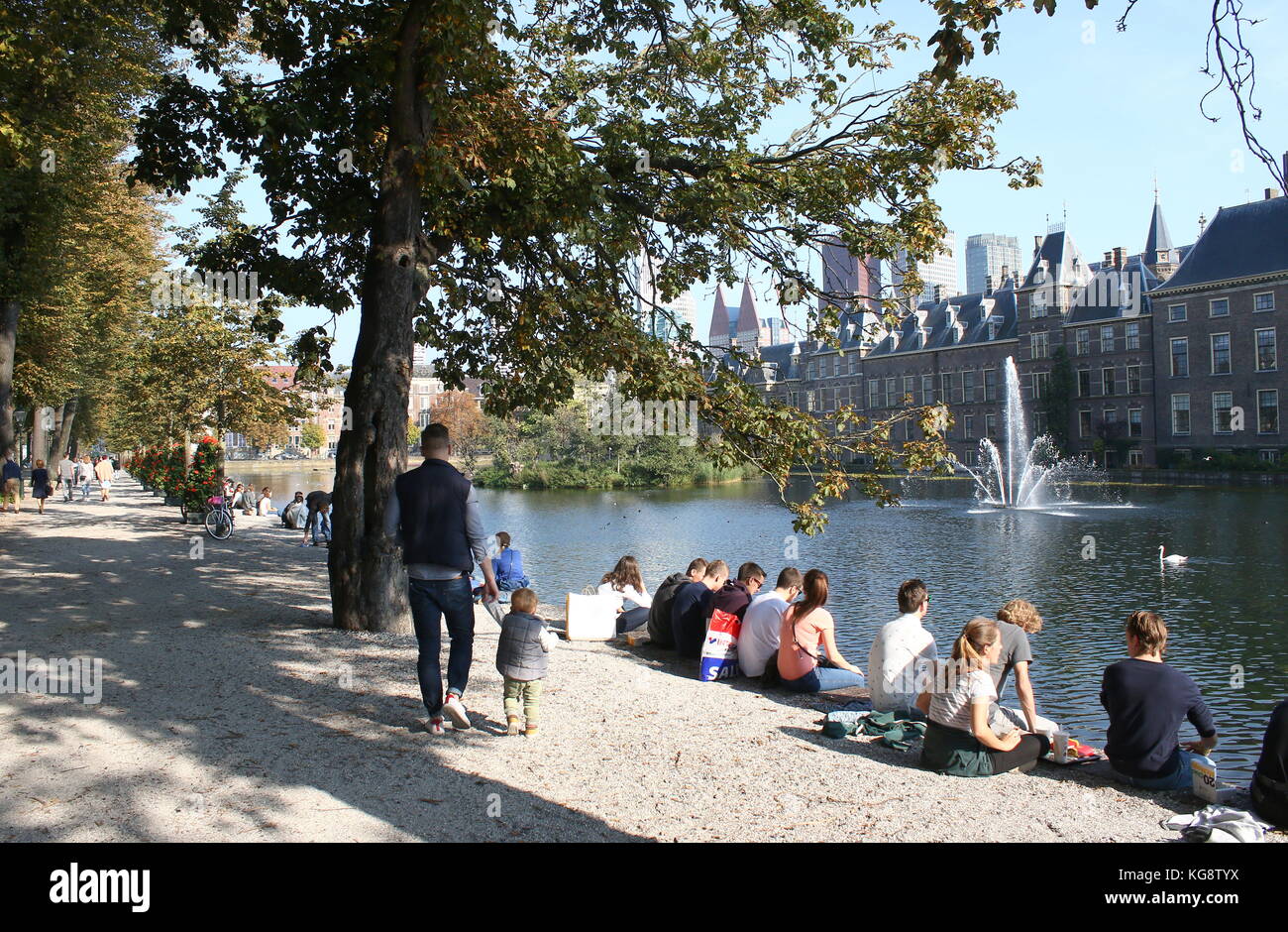 Young people and tourists enjoying summer at Hofvijver Pond, The Hague ...