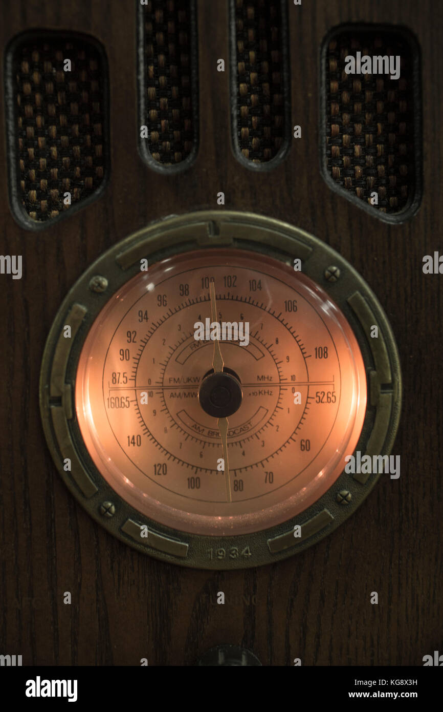 Old radio dial hi-res stock photography and images - Alamy