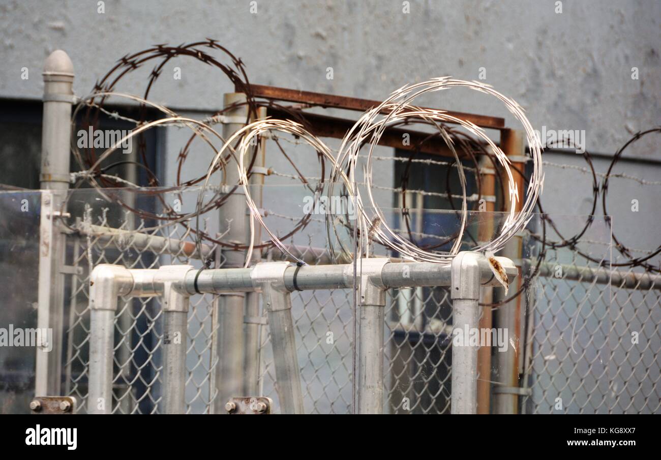 Razor wire on fencing hi-res stock photography and images - Alamy