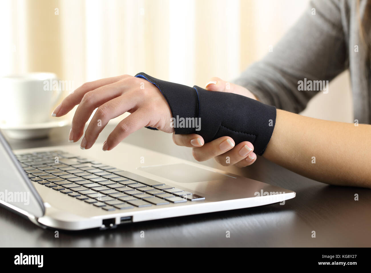 Wrist tendonitis hi-res stock photography and images - Alamy