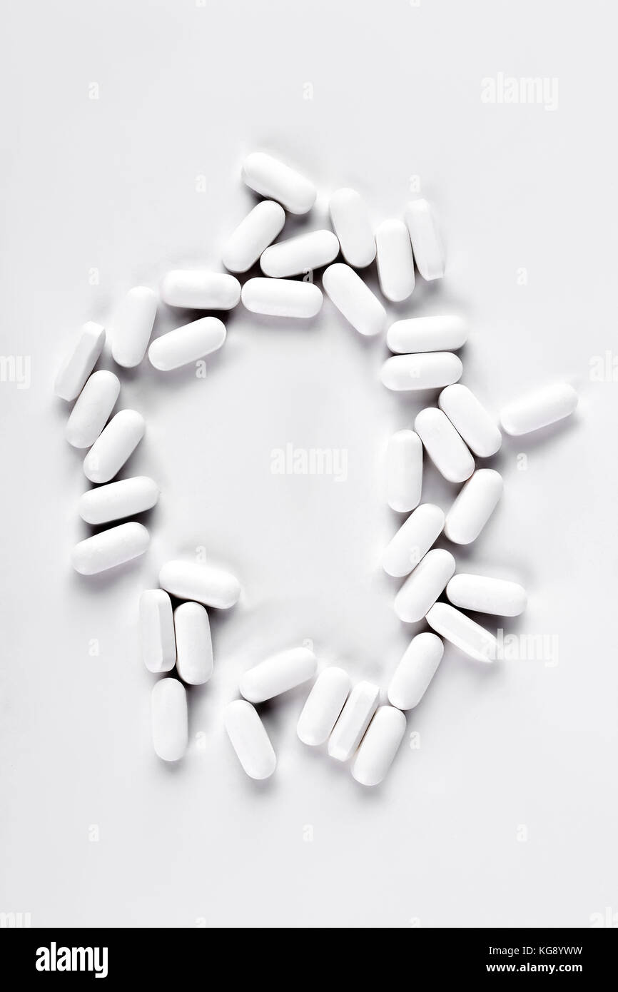 Circle from white pills, top view Stock Photo - Alamy