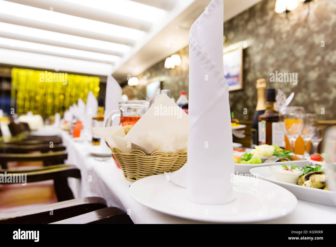 Table of the restaurant hi-res stock photography and images - Alamy