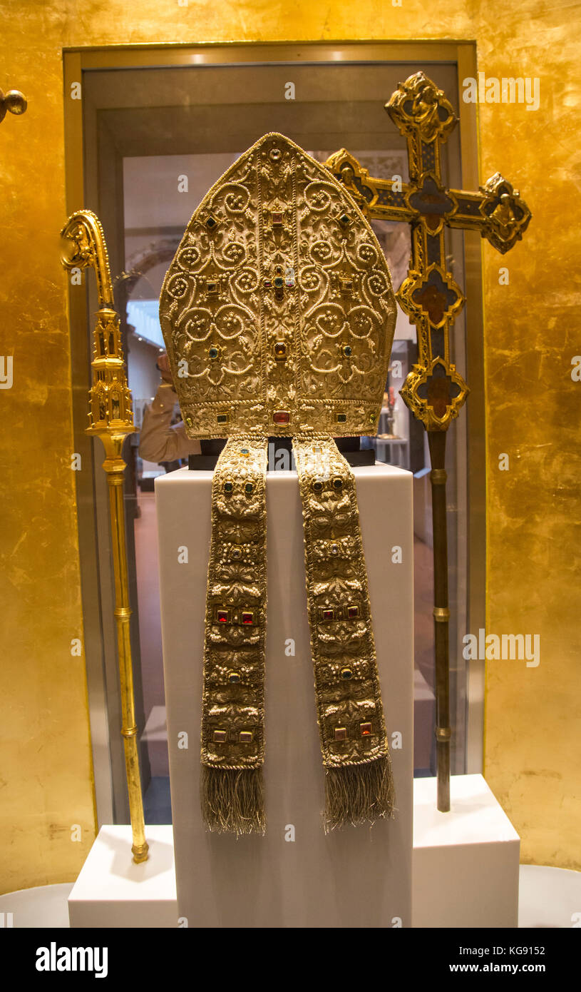 Exhibit showing with papal clothes in Museo dell Opera del Duomo ...