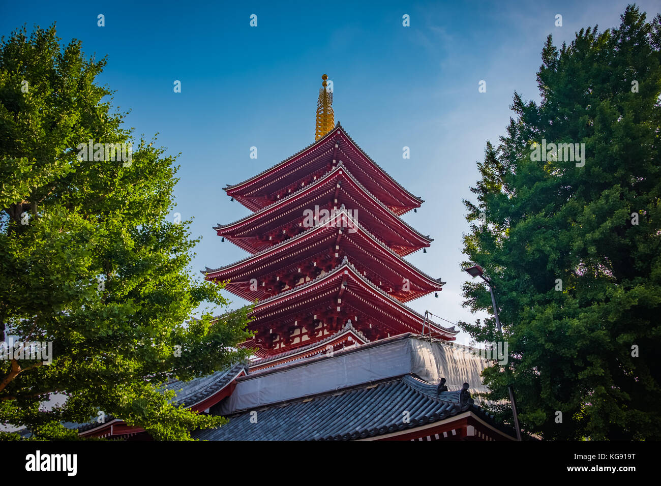 Japanese temple roof - May 2017 Stock Photo - Alamy