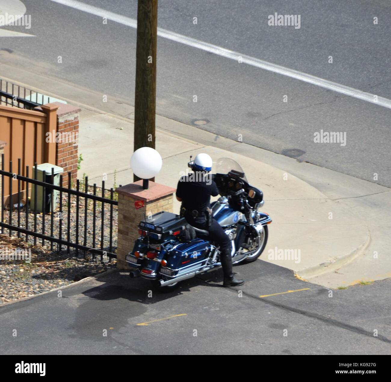 Motorcycle Cop catching speeders with his radar Gun Stock Photo - Alamy